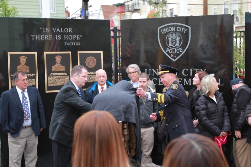 Mayor Stack and Chief Molinari Unveil Statue 1 – Union City Police ...